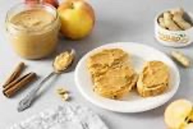 Хлебцы с арахисовой пастой и яблоком - рецепт с фотографиями - Patee ...